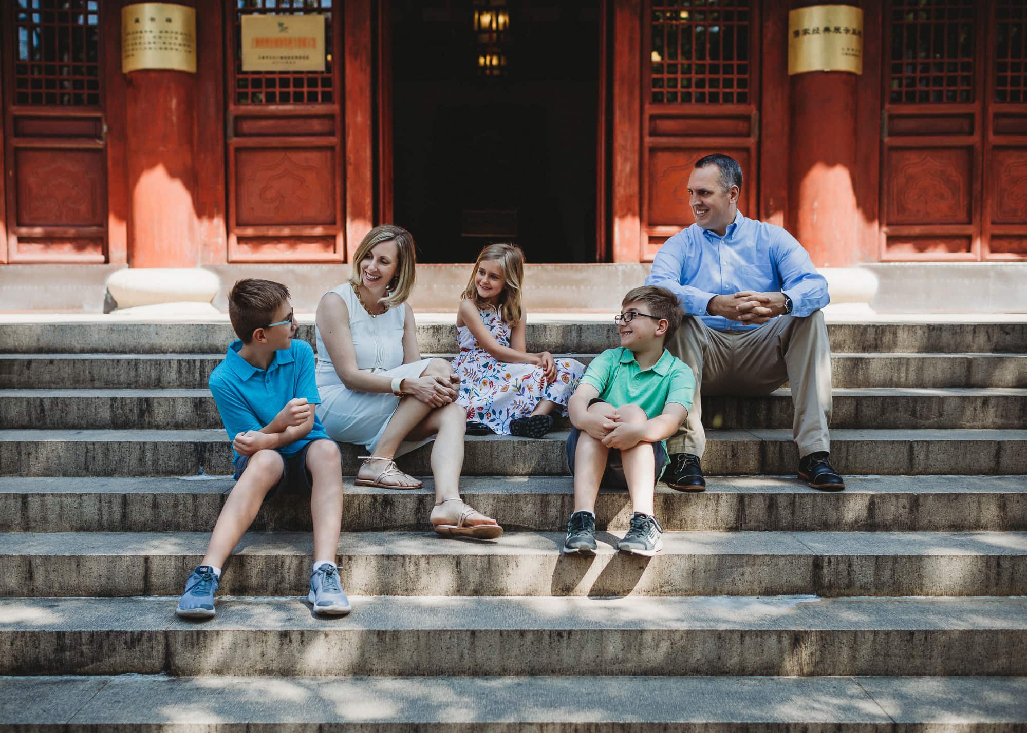 Beautiful family photography session in a Shanghai temple