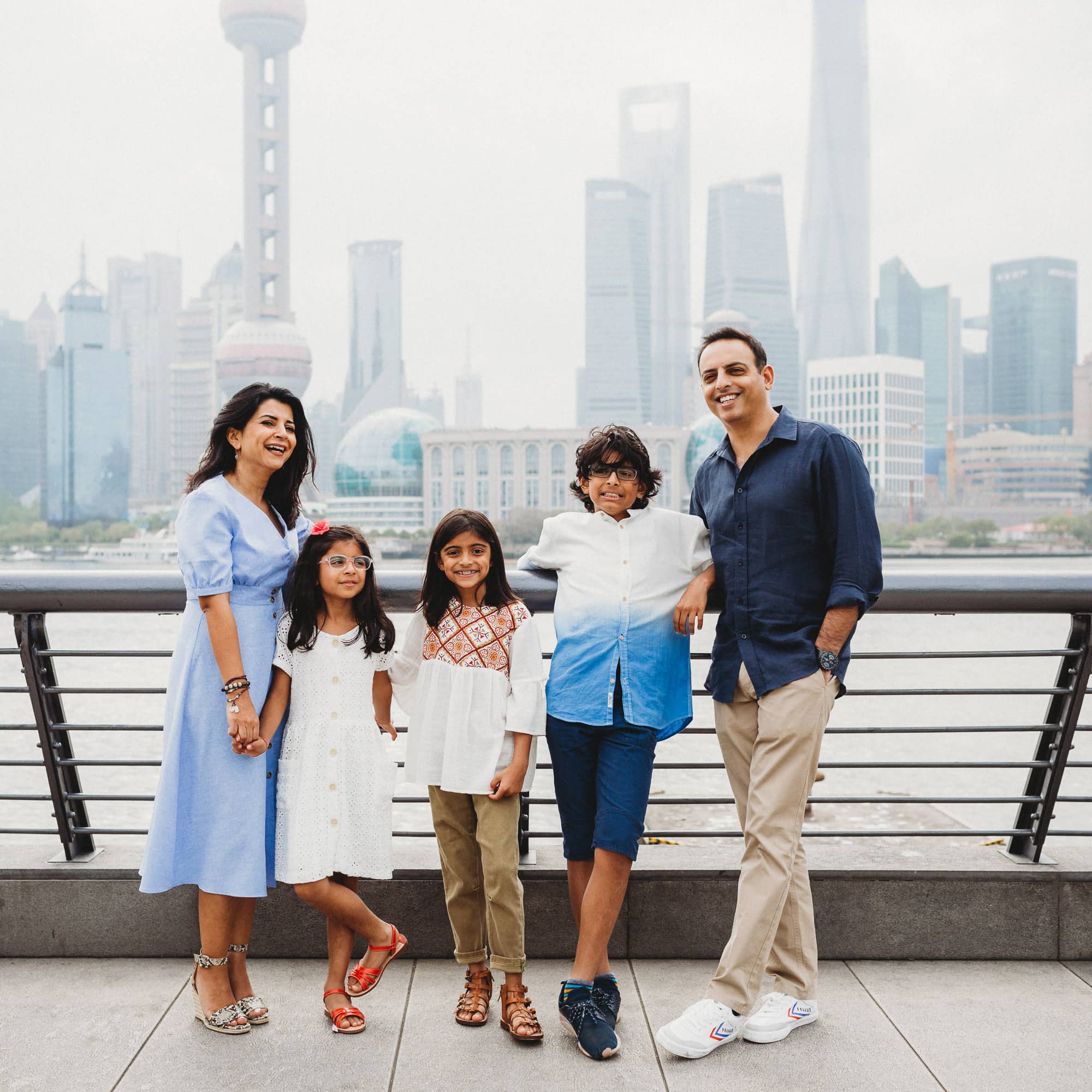 A gorgeous family photography session on the Shanghai Bund